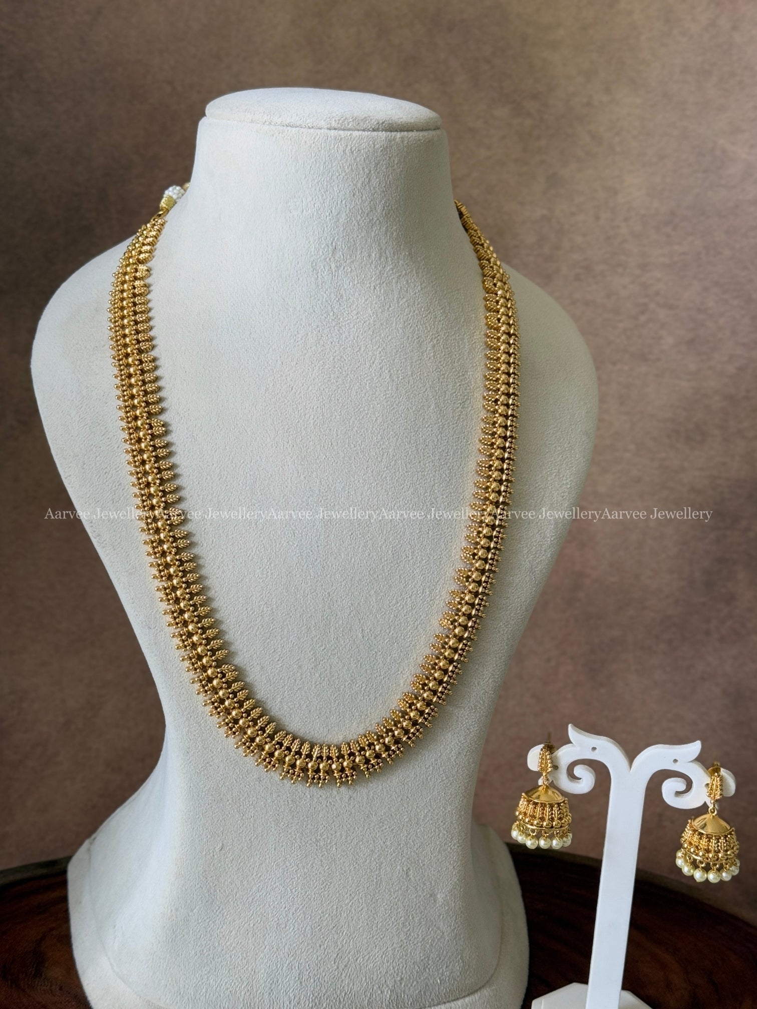 HIGH QUALITY GOLD FINISH LONG CHAIN SET – AARVEE JEWELLERY